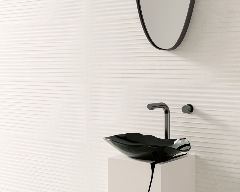 Detal białych struktur na kaflach Paradyż Cold Princess - Domni.pl