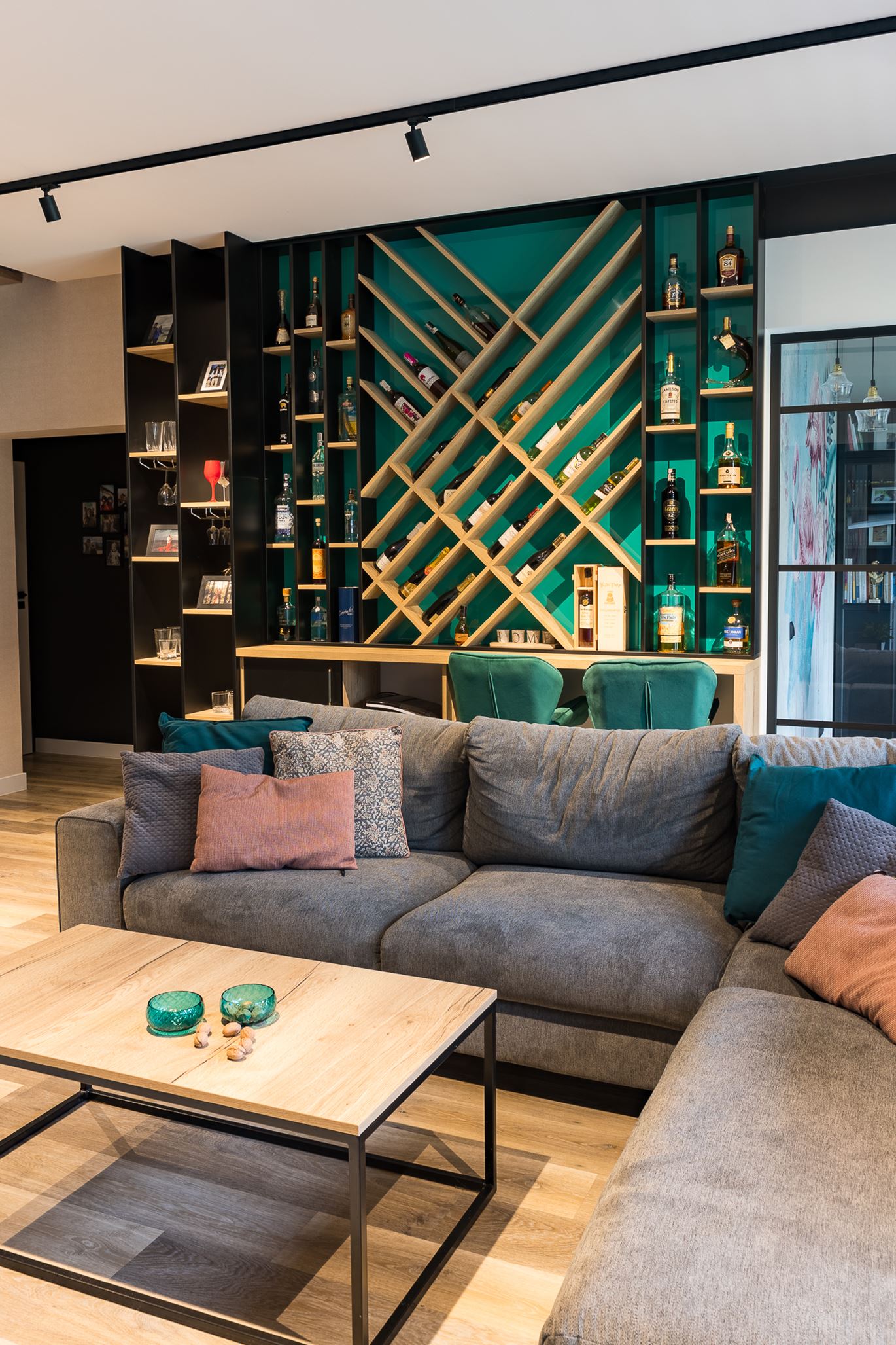 Zielony bar na alkohole w salonie - Domni.pl