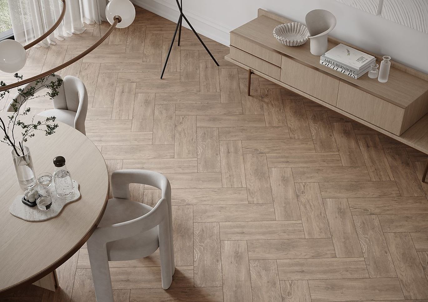 Wnętrze glamour z jodełkową podłogą - Domni.pl