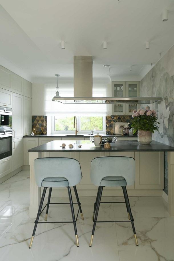 Elegancki dom jednorodzinny ze złotymi akcentami - Domni.pl